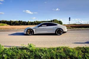 Grey Porsche Taycan 2021 in Kaunas, with an engine capacity of 0.00 L and mileage of 142 thousand km for 69000 €, photo 6 on AUTOMOTO.COM.LV
