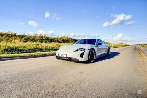 Grey Porsche Taycan 2021 in Kaunas, with an engine capacity of 0.00 L and mileage of 142 thousand km for 69000 €, photo 9 on AUTOMOTO.COM.LV