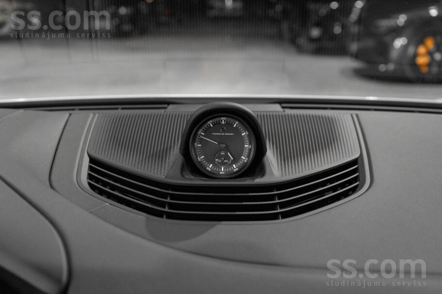 Pelēks Porsche Taycan 2023 Rīga, ar dzinēja tilpumu 0.00 L un nobraukumu 20 tūkst. km par 90000 €, foto 24 vietnē AUTOMOTO.COM.LV