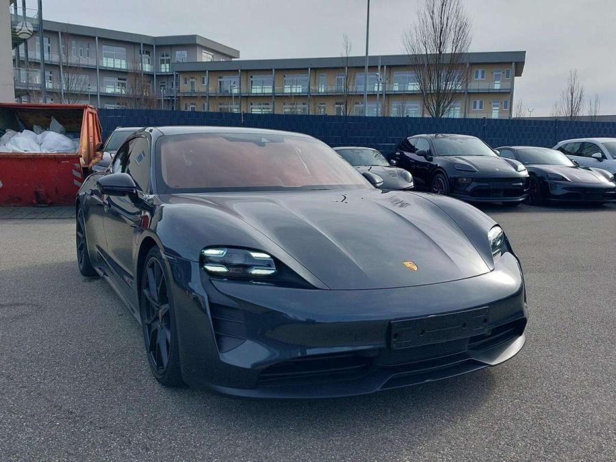 Pelēks Porsche Taycan 2022 Viļņa, ar dzinēja tilpumu 0.00 L un nobraukumu 51 tūkst. km par 62690 €, foto 4 vietnē AUTOMOTO.COM.LV