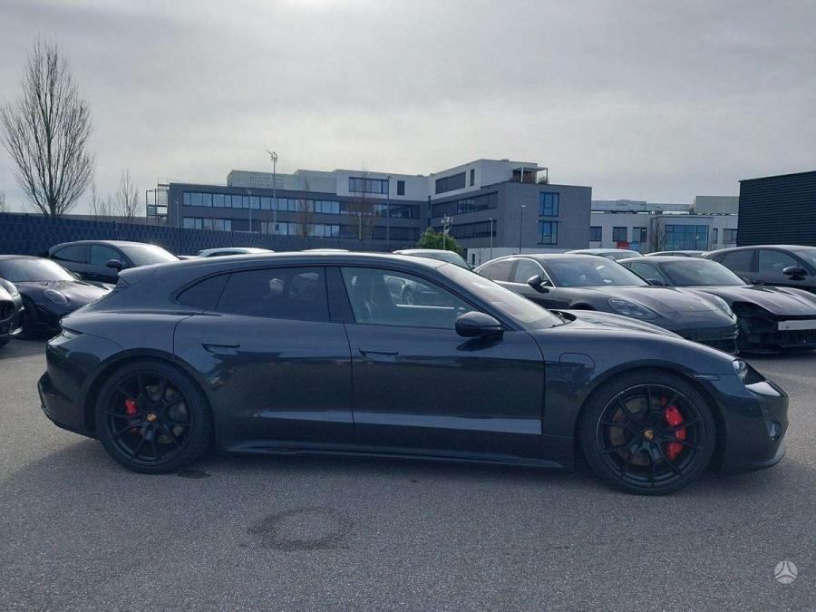 Pelēks Porsche Taycan 2022 Viļņa, ar dzinēja tilpumu 0.00 L un nobraukumu 51 tūkst. km par 62690 €, foto 9 vietnē AUTOMOTO.COM.LV