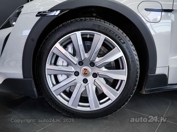 Pelēks Porsche Taycan 2022 Tallina, ar dzinēja tilpumu 0.00 L un nobraukumu 68 tūkst. km par 89900 €, foto 4 vietnē AUTOMOTO.COM.LV