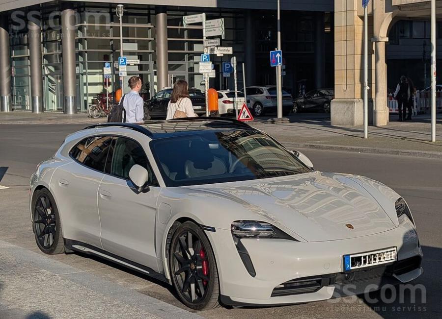 Pelēks Porsche Taycan 2022 Rīga, ar dzinēja tilpumu 0.00 L un nobraukumu 55 tūkst. km par 71500 €, foto 1 vietnē AUTOMOTO.COM.LV