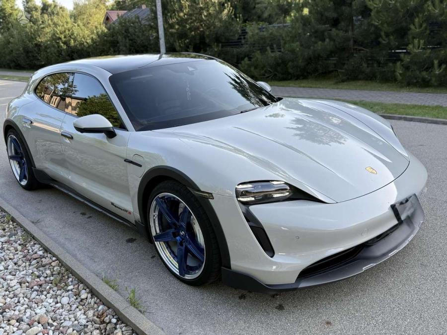 Grey Porsche Taycan 2022 in Kaunas, with an engine capacity of 0.00 L and mileage of 41 thousand km for 67000 €, photo 4 on AUTOMOTO.COM.LV