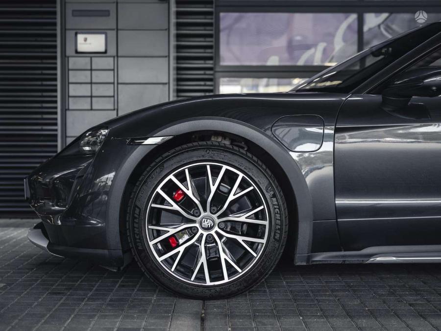 Pelēks Porsche Taycan 2023 Viļņa, ar dzinēja tilpumu 0.00 L un nobraukumu 54 tūkst. km par 79911 €, foto 17 vietnē AUTOMOTO.COM.LV