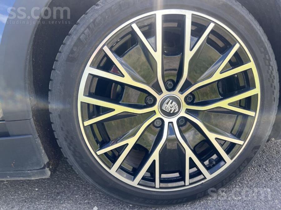 Pelēks Porsche Taycan 2023 Jelgava, ar dzinēja tilpumu 0.00 L un nobraukumu 75 tūkst. km par 58000 €, foto 14 vietnē AUTOMOTO.COM.LV