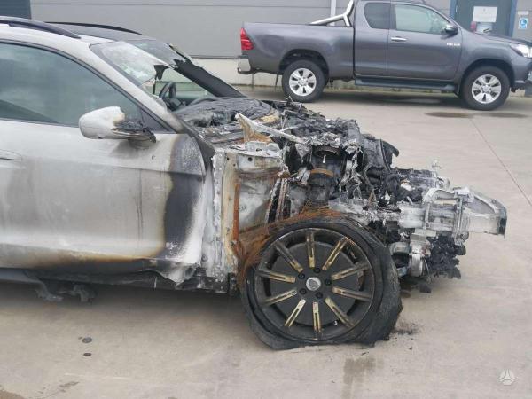 Pelēks Porsche Taycan 2023 Panevēža, ar dzinēja tilpumu 0.00 L un nobraukumu 30 tūkst. km par 7500 €, foto 5 vietnē AUTOMOTO.COM.LV