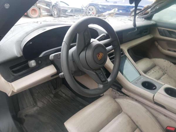 Pelēks Porsche Taycan 2023 Panevēža, ar dzinēja tilpumu 0.00 L un nobraukumu 30 tūkst. km par 7500 €, foto 8 vietnē AUTOMOTO.COM.LV