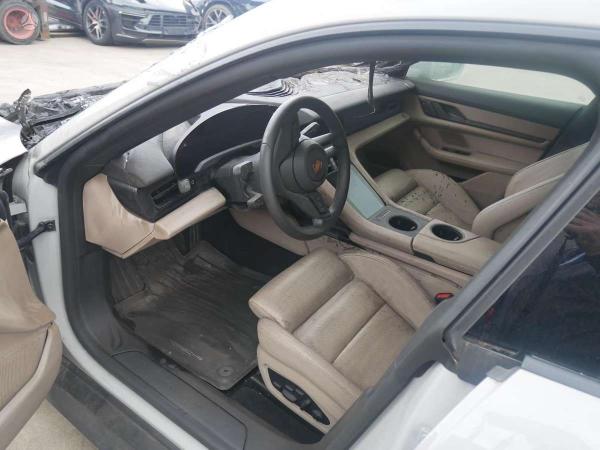 Pelēks Porsche Taycan 2023 Panevēža, ar dzinēja tilpumu 0.00 L un nobraukumu 30 tūkst. km par 7500 €, foto 10 vietnē AUTOMOTO.COM.LV