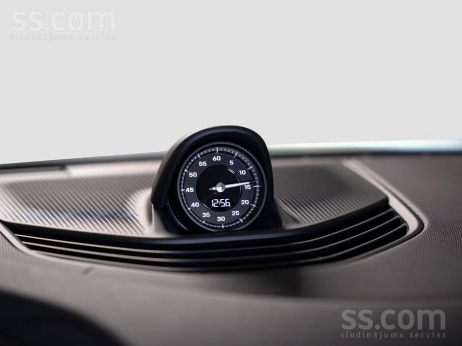 Pelēks Porsche Taycan 2025 Rīga, ar dzinēja tilpumu 0.00 L un nobraukumu 20 tūkst. km par 94900 €, foto 12 vietnē AUTOMOTO.COM.LV