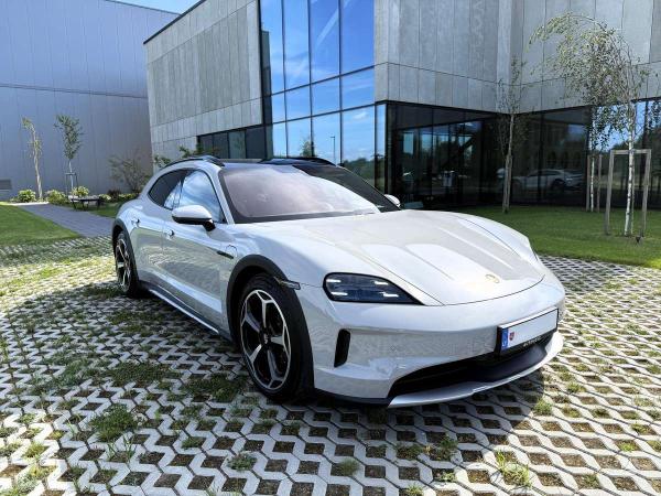 Pelēks Porsche Taycan 2025 Klaipėda, ar dzinēja tilpumu 0.00 L un nobraukumu 28 tūkst. km par 92100 €, foto 1 vietnē AUTOMOTO.COM.LV