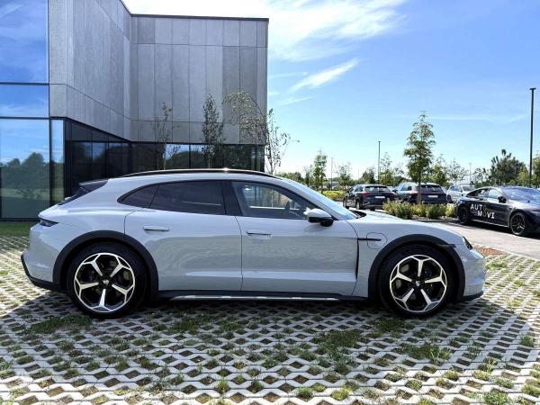 Pelēks Porsche Taycan 2025 Klaipėda, ar dzinēja tilpumu 0.00 L un nobraukumu 28 tūkst. km par 92100 €, foto 2 vietnē AUTOMOTO.COM.LV
