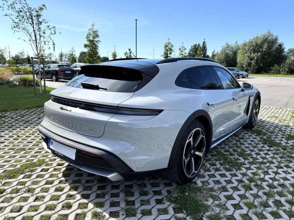 Pelēks Porsche Taycan 2025 Klaipėda, ar dzinēja tilpumu 0.00 L un nobraukumu 28 tūkst. km par 92100 €, foto 3 vietnē AUTOMOTO.COM.LV