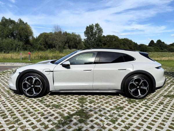 Pelēks Porsche Taycan 2025 Klaipėda, ar dzinēja tilpumu 0.00 L un nobraukumu 28 tūkst. km par 92100 €, foto 6 vietnē AUTOMOTO.COM.LV