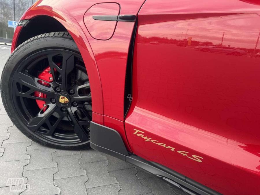 Red Porsche Taycan 2021 in Kaunas, with an engine capacity of 0.00 L and mileage of 56 thousand km for 58800 €, photo 31 on AUTOMOTO.COM.LV