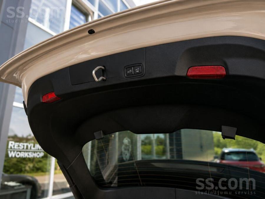 Porsche Taycan 2023 in Riga, with an engine capacity of 0.00 L and mileage of 28 thousand km for 69990 €, photo 9 on AUTOMOTO.COM.LV