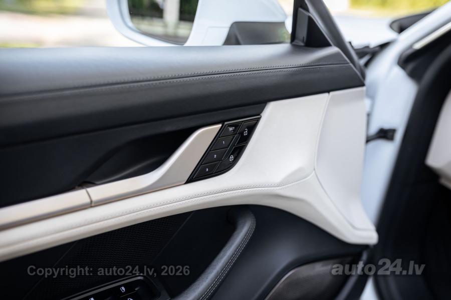 Balts Porsche Taycan 2020 Tallina, ar dzinēja tilpumu 0.00 L un nobraukumu 119 tūkst. km par 67900 €, foto 14 vietnē AUTOMOTO.COM.LV