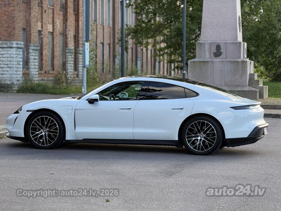 White Porsche Taycan 2021 in Tallinn, with an engine capacity of 0.00 L and mileage of 65 thousand km for 66666 €, photo 10 on AUTOMOTO.COM.LV