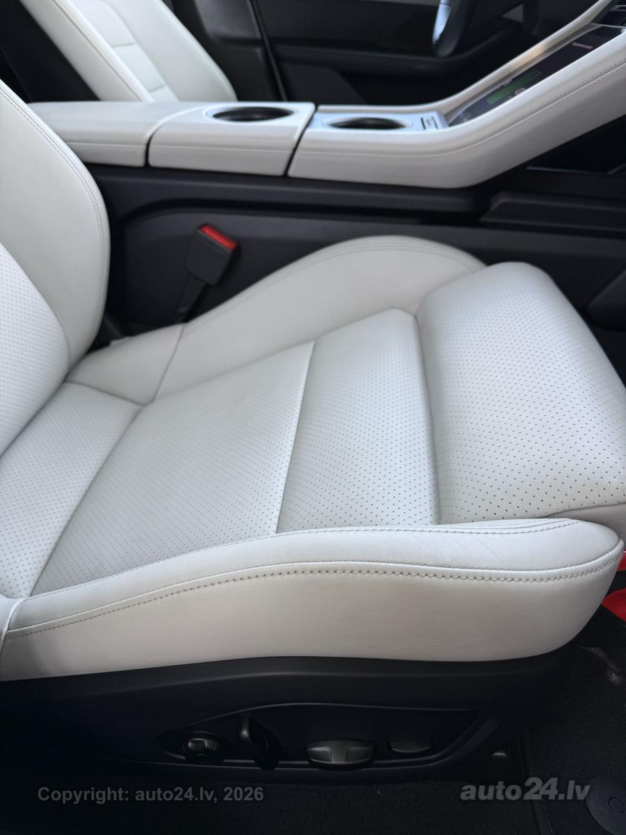White Porsche Taycan 2021 in Tallinn, with an engine capacity of 0.00 L and mileage of 65 thousand km for 66666 €, photo 19 on AUTOMOTO.COM.LV