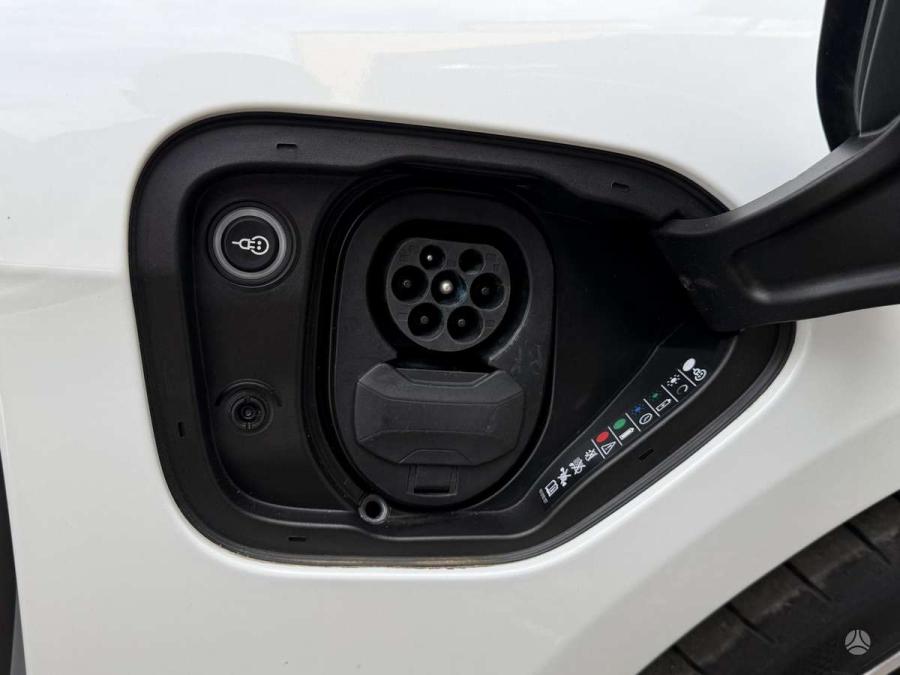 Белый Порше Тайкан 2020 в Каунас, объемом двигателя 0.00 л и пробегом 54 тыс. км за 50000 €, фото 33 на AUTOMOTO.COM.LV