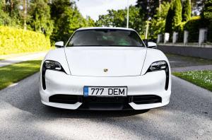 Balts Porsche Taycan 2020 Tallina, ar dzinēja tilpumu 0.00 L un nobraukumu 119 tūkst. km par 67900 €, foto 3 vietnē AUTOMOTO.COM.LV