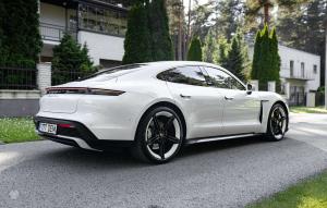 Balts Porsche Taycan 2020 Tallina, ar dzinēja tilpumu 0.00 L un nobraukumu 119 tūkst. km par 67900 €, foto 7 vietnē AUTOMOTO.COM.LV