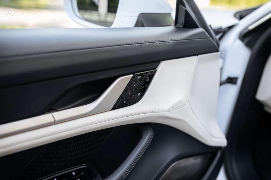 Balts Porsche Taycan 2020 Tallina, ar dzinēja tilpumu 0.00 L un nobraukumu 119 tūkst. km par 67900 €, foto 15 vietnē AUTOMOTO.COM.LV