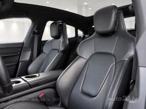 White Porsche Taycan 2020 in Tallinn, with an engine capacity of 0.00 L and mileage of 135 thousand km for 53900 €, photo 6 on AUTOMOTO.COM.LV