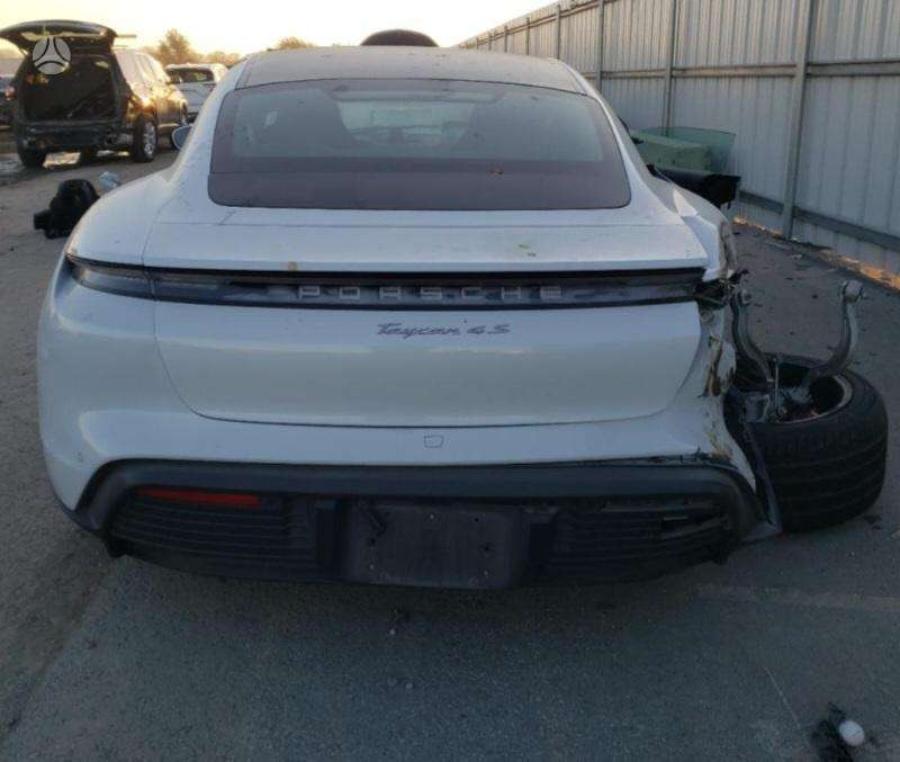 White Porsche Taycan 2021 in Klaipeda, with an engine capacity of 0.00 L and mileage of 20 thousand km for 19999 €, photo 3 on AUTOMOTO.COM.LV