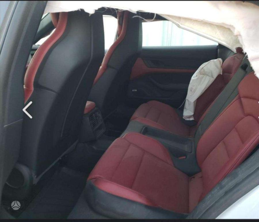 White Porsche Taycan 2021 in Klaipeda, with an engine capacity of 0.00 L and mileage of 20 thousand km for 19999 €, photo 7 on AUTOMOTO.COM.LV