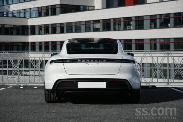 Белый Порше Тайкан 2023 в Рига, объемом двигателя 0.00 л и пробегом 62 тыс. км за 77500 €, фото 6 на AUTOMOTO.COM.LV