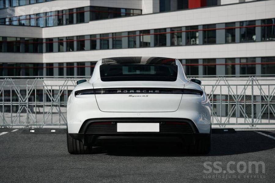 Белый Порше Тайкан 2023 в Рига, объемом двигателя 0.00 л и пробегом 62 тыс. км за 77500 €, фото 7 на AUTOMOTO.COM.LV