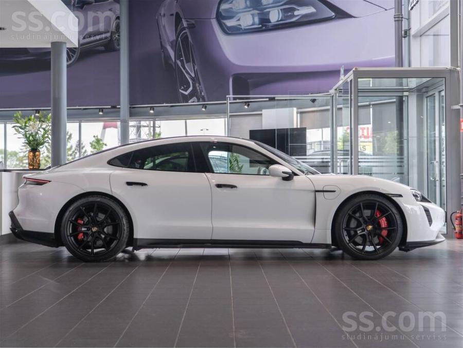 White Porsche Taycan 2024 in Riga, with an engine capacity of 0.00 L and mileage of 30 thousand km for 105900 €, photo 8 on AUTOMOTO.COM.LV