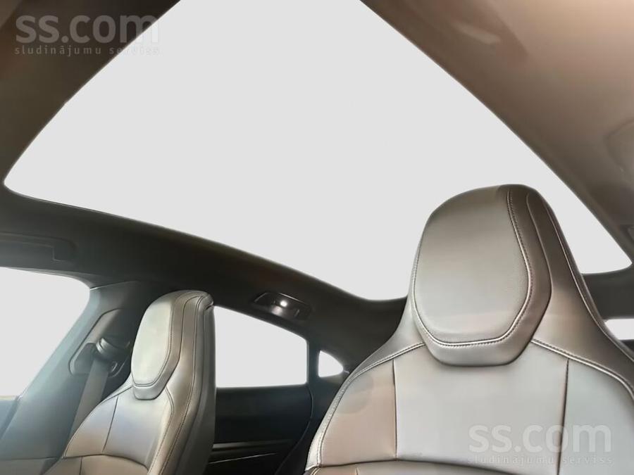 Balts Porsche Taycan 2025 Rīga, ar dzinēja tilpumu 0.00 L un nobraukumu 23 tūkst. km par 97600 €, foto 9 vietnē AUTOMOTO.COM.LV