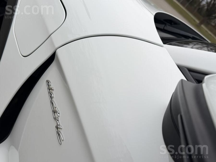 White Porsche Taycan 2021 in Riga, with an engine capacity of 0.00 L and mileage of 42 thousand km for 59900 €, photo 13 on AUTOMOTO.COM.LV