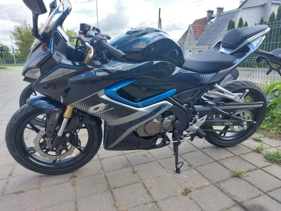 QJ Motor SRK 125R 2025 in Klaipeda, with an engine capacity of 0.13 L and mileage of 0 thousand km for 3399 €, photo 2 on AUTOMOTO.COM.LV