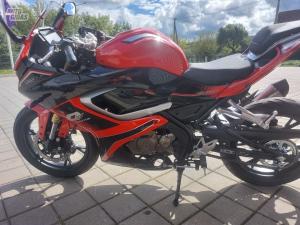 QJ Motor SRK 125R 2025 in Klaipeda, with an engine capacity of 0.13 L and mileage of 0 thousand km for 3399 €, photo 8 on AUTOMOTO.COM.LV