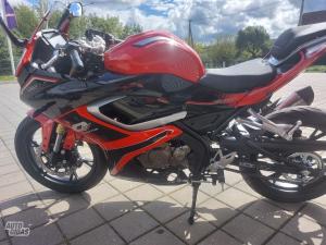 QJ Motor SRK 125R 2026 in Kaunas, with an engine capacity of 0.13 L and mileage of 0 thousand km for 3449 €, photo 12 on AUTOMOTO.COM.LV