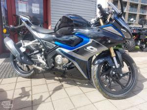 QJ Motor SRK 125R 2026 in Kaunas, with an engine capacity of 0.13 L and mileage of 0 thousand km for 3449 €, photo 13 on AUTOMOTO.COM.LV