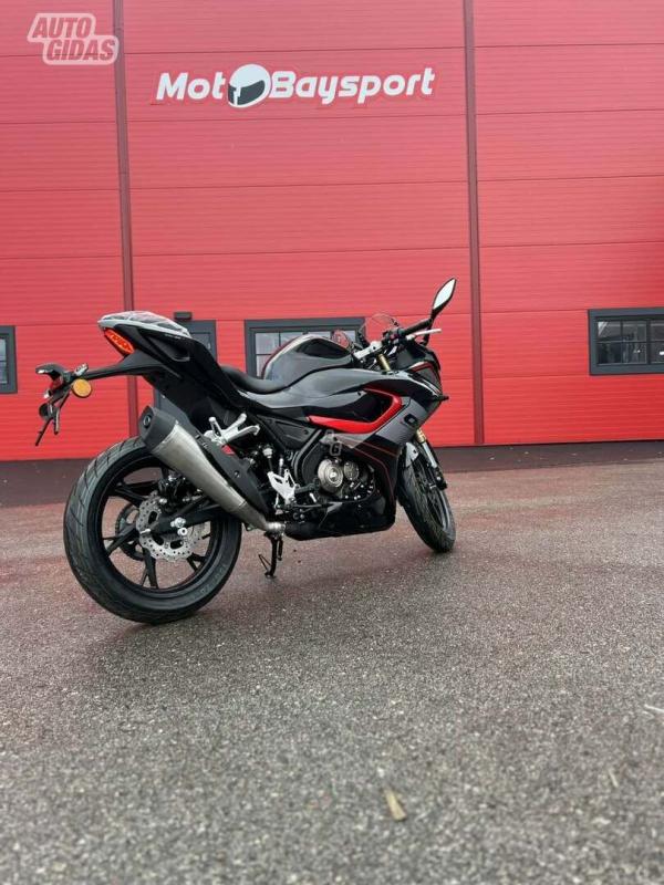 QJ Motor SRK 125R 2026 in Ignalina, with an engine capacity of 0.13 L and mileage of 0 thousand km for 3449 €, photo 3 on AUTOMOTO.COM.LV