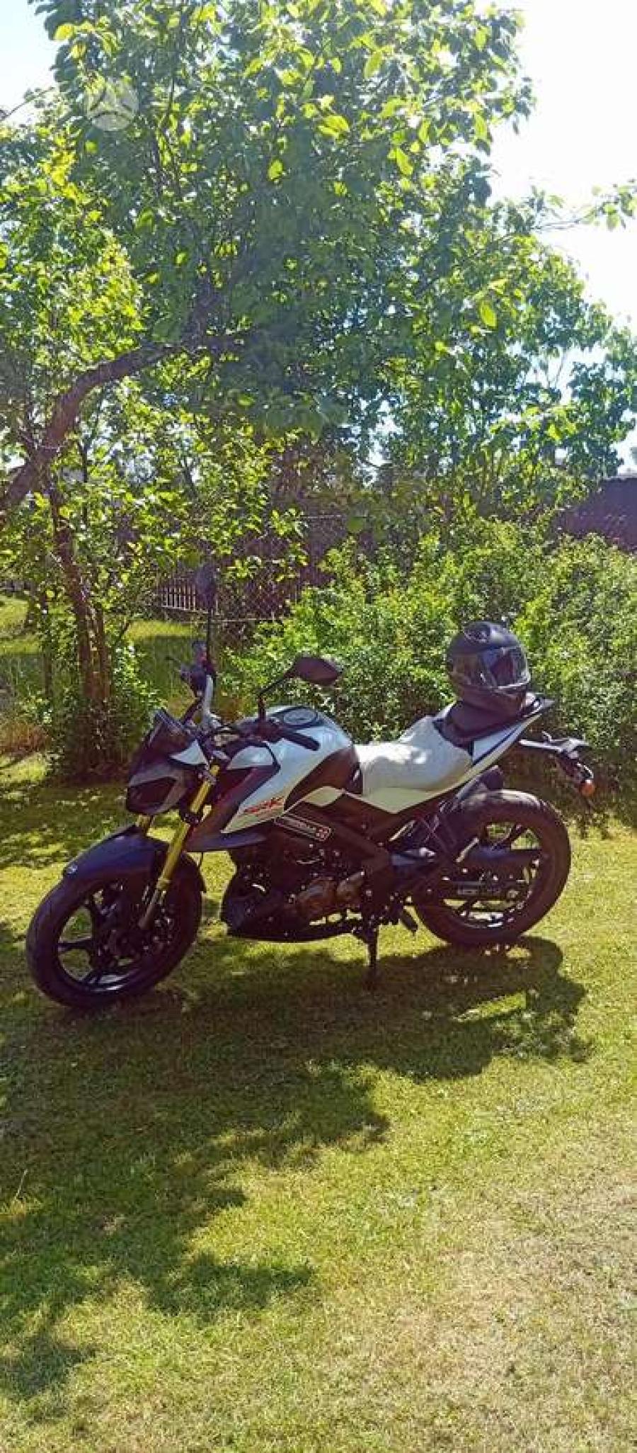White QJ Motor SRK 125S 2025 in Vilnius, with an engine capacity of 0.13 L and mileage of 1 thousand km for 1500 €, photo 4 on AUTOMOTO.COM.LV