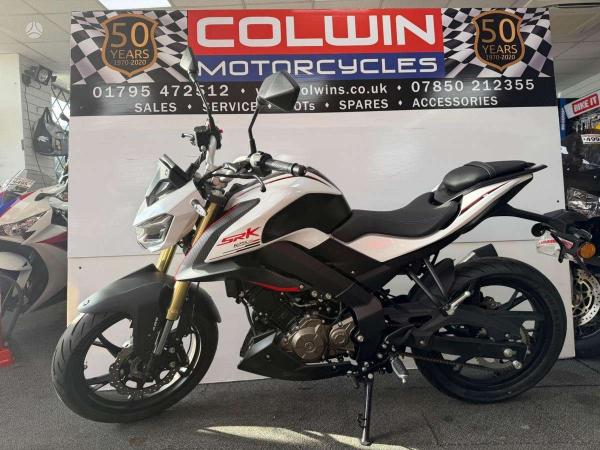 Balts QJ Motor SRK 125S 2025 Viļņa, ar dzinēja tilpumu 0.13 L un nobraukumu 1 tūkst. km par 1500 €, foto 4 vietnē AUTOMOTO.COM.LV