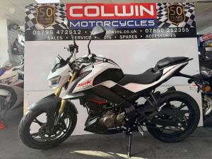 White QJ Motor SRK 125S 2025 in Vilnius, with an engine capacity of 0.13 L and mileage of 1 thousand km for 1500 €, photo 5 on AUTOMOTO.COM.LV