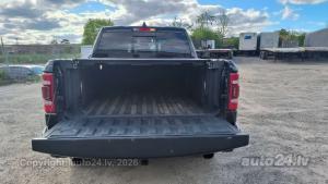 Black Ram 1500 2019 in Tallinn, with an engine capacity of 5.70 L and mileage of 133 thousand km for 39900 €, photo 6 on AUTOMOTO.COM.LV
