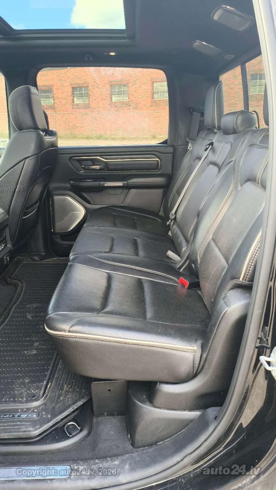 Black Ram 1500 2019 in Tallinn, with an engine capacity of 5.70 L and mileage of 133 thousand km for 39900 €, photo 10 on AUTOMOTO.COM.LV