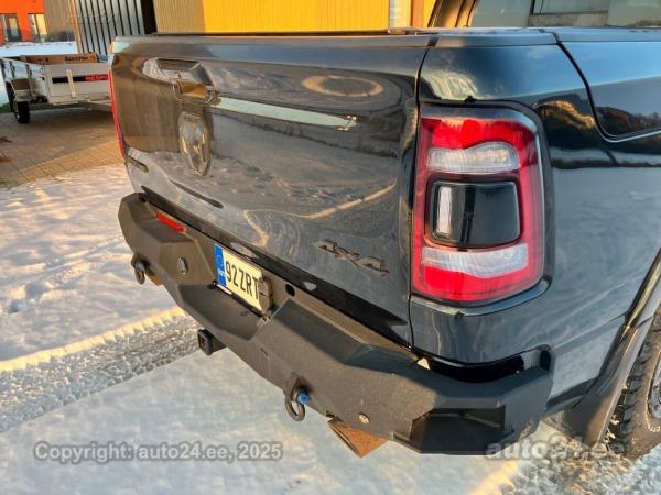 Черный Ram 1500 2021 в Тарту, объемом двигателя 5.70 л и пробегом 212 тыс. км за 45000 €, фото 11 на AUTOMOTO.COM.LV