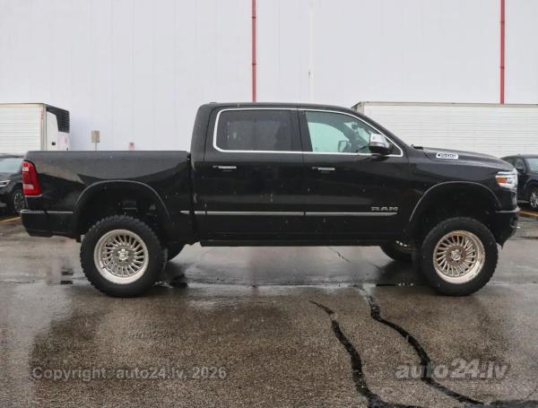 Черный Ram 1500 2023 в Таллин, объемом двигателя 5.70 л и пробегом 40 тыс. км за 59900 €, фото 3 на AUTOMOTO.COM.LV