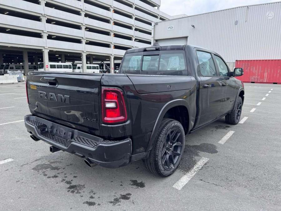 Black Ram 1500 2026 in Plunge, with an engine capacity of 2.99 L and mileage of 0 thousand km for 46600 €, photo 5 on AUTOMOTO.COM.LV