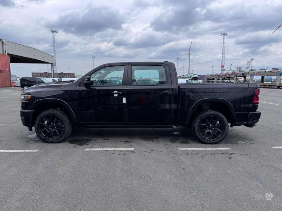Black Ram 1500 2026 in Plunge, with an engine capacity of 2.99 L and mileage of 0 thousand km for 46600 €, photo 6 on AUTOMOTO.COM.LV