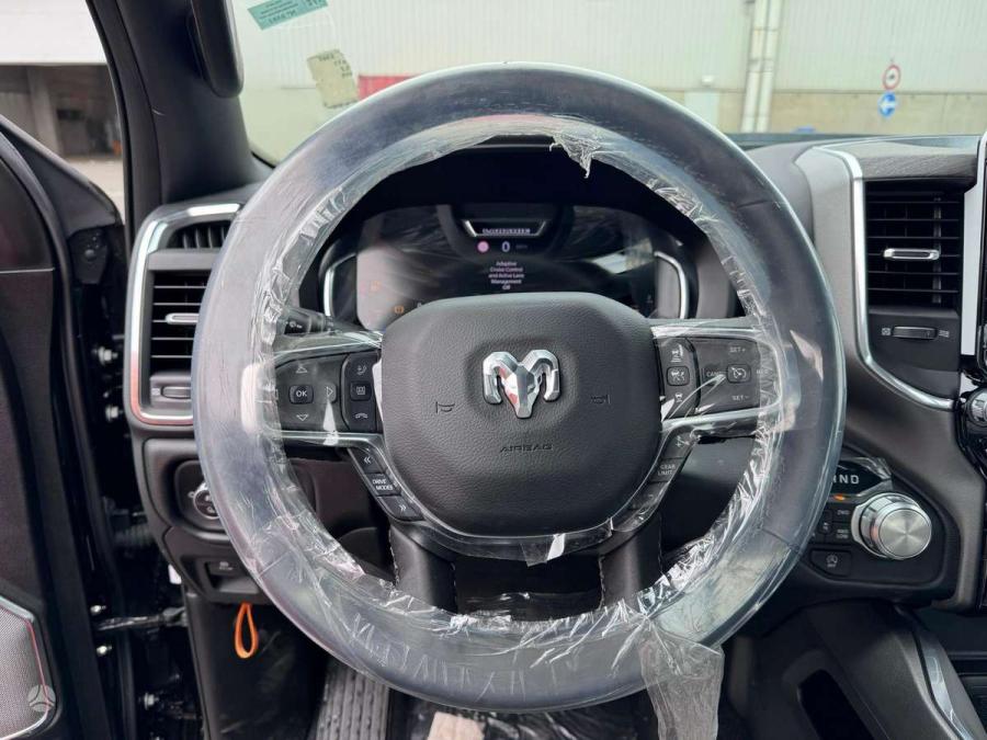 Black Ram 1500 2026 in Plunge, with an engine capacity of 2.99 L and mileage of 0 thousand km for 46600 €, photo 8 on AUTOMOTO.COM.LV
